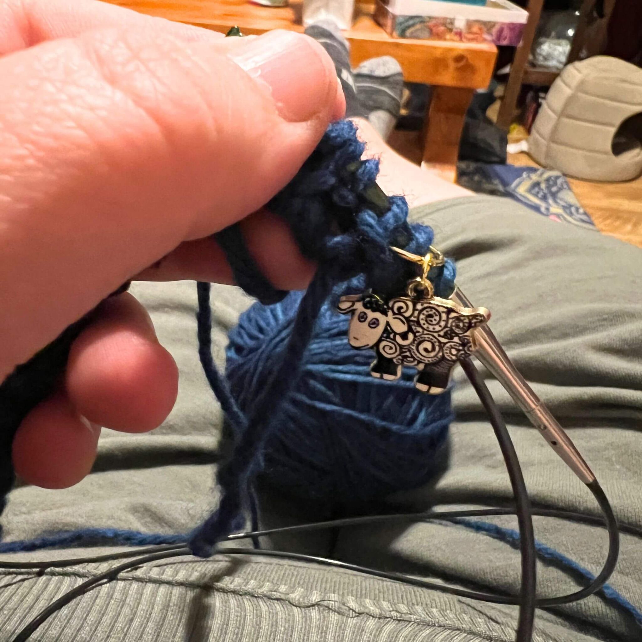 Line Art Beanie Pattern Lite | OzzyLosi Knit Designs